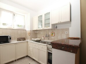 Casa standard, 2 quartos (23228) | Cozinha privada | Geladeira, micro-ondas, fogão, cooktop