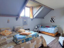 Casa | 5 quartos, com mobília individualizada, ferro/tábua de engomar 