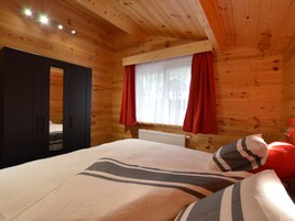 Casa | 3 quartos, individualmente mobiliados, roupa de cama