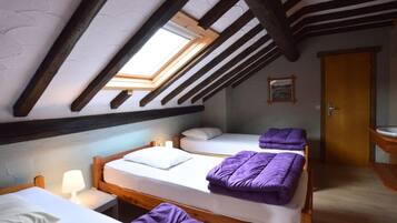 Casa | 8 quartos, com mobília individualizada, roupa de cama fornecida