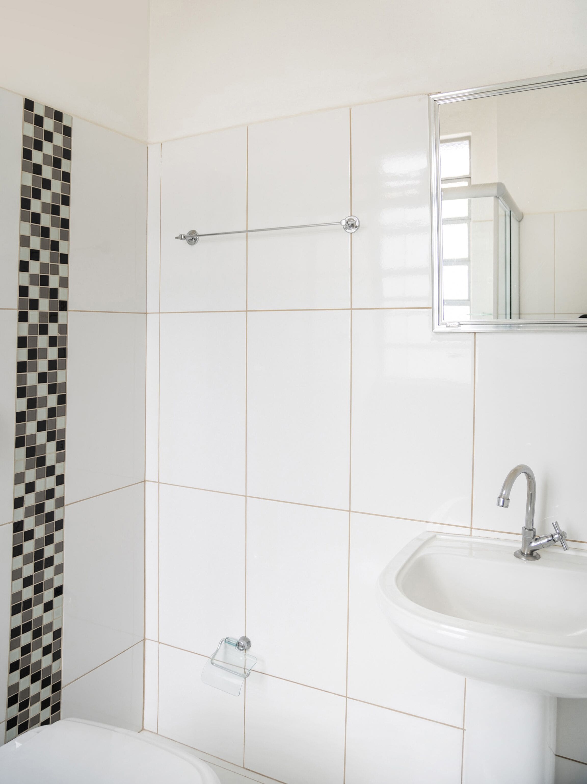 Quarto casal superior, 1 quarto | Banheiro | Chuveiro, produtos de toalete grátis, toalhas de banho, sabonete