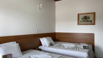 Quarto casal ou duplo standard | Frigobar, cofres nos quartos, escrivaninha