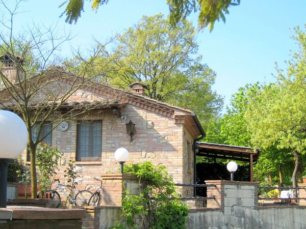 Tuscan Charm: Frassini Cottage - Tuscany