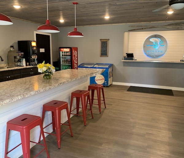 Hollys Resort - Glendalough State Park, Battle Lake