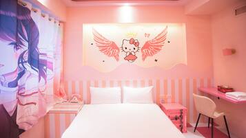 Quarto casal com design assinado | Escrivaninha, cortinas blackout, Wi-Fi de cortesia, roupa de cama