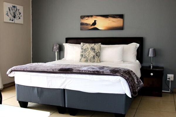 African Kingdom Guest House - Germiston