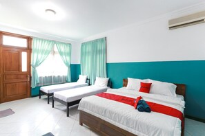 Quarto família (RedDoorz)