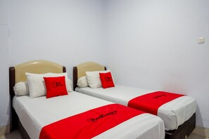 Quarto casal (RedDoorz) | Wi-Fi de cortesia