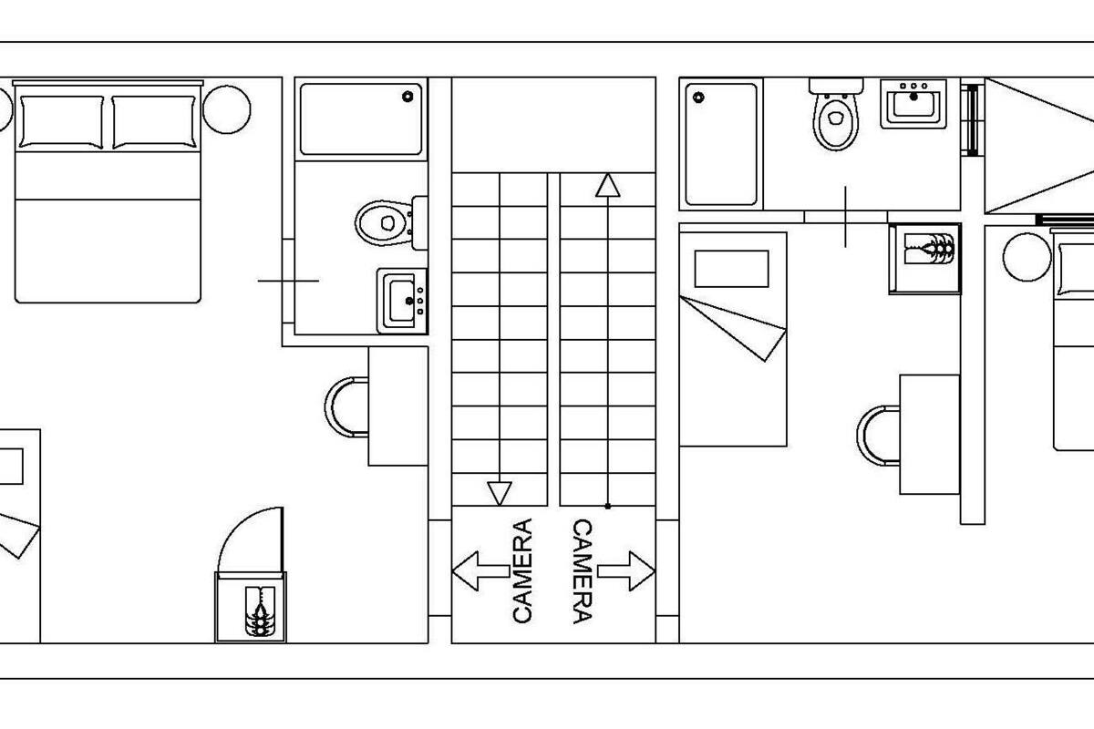 Planta baixa de um hotel, com um corredor central, quartos em ambos os lados, cozinha compacta, banheiro e uma pequena sala de jantar.