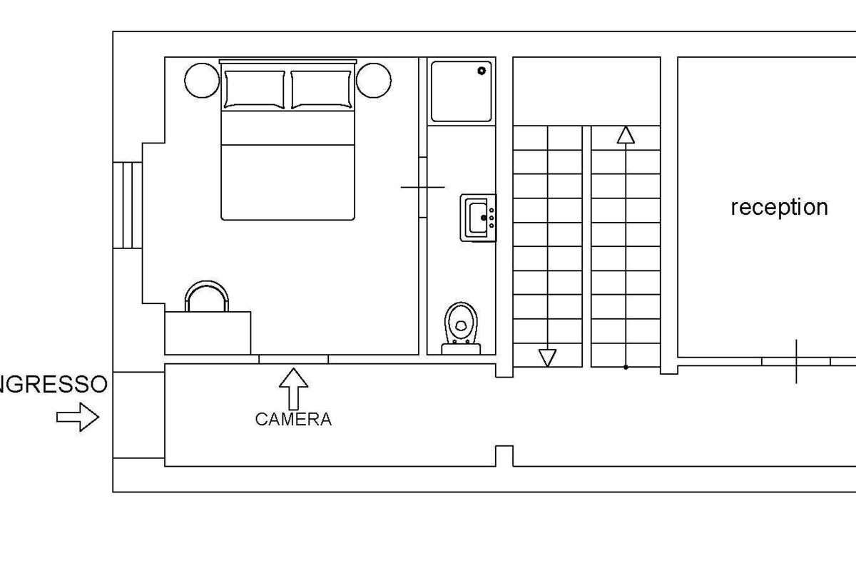 Planta de um hotel mostrando a área de recepção, uma câmera e uma sala de estar identificada como 'sala colazione'.