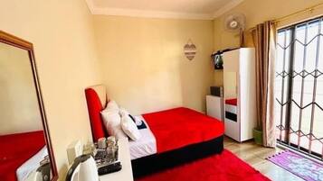 Quarto elite | 1 quarto, roupas de cama premium, edredons de pluma