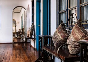 Área de estar no saguão