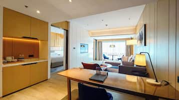 Suite Executiva, 1 cama king-size, Vista para a cidade | Secretária adequada para computadores portáteis, ferro/tábua de engomar