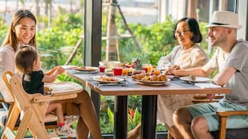 Pequeno-almoço tipo buffet diário mediante uma taxa