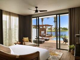 Family 3 Bedroom duplex Villa with Private Pool - Lake View | Frigobar, cofres nos quartos, individualmente decorados