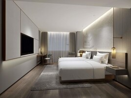 Quarto luxo, 2 camas de solteiro | Edredons de pluma, frigobar, cofres nos quartos, cortinas blackout