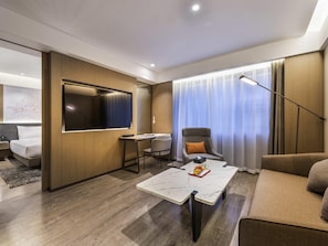 Suite Superior, 1 cama king-size | Edredões de penas, minibar, cofre no quarto, cortinas/cortinados opacos 