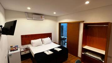 Quarto Duplo ou Twin Design | Roupa de alta qualidade, minibar, com decoração personalizada