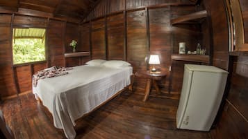 Casa na árvore | Roupas de cama antialérgicas, frigobar, cortinas blackout, roupa de cama