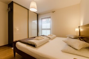 Com decoração personalizada, com mobília individualizada 