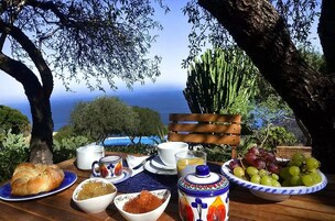 Pequeno-almoço tipo buffet diário incluído 