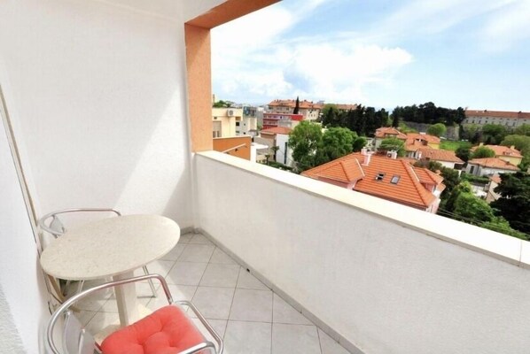 Apartamento, 2 quartos | Varanda