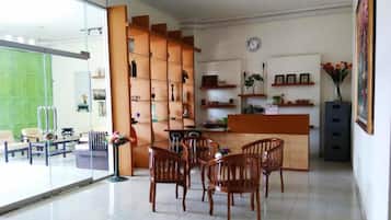 Área de estar no saguão
