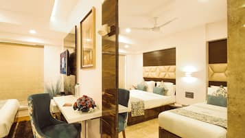 Quarto Triplo Superior, várias camas | Roupa de alta qualidade, edredões de penas