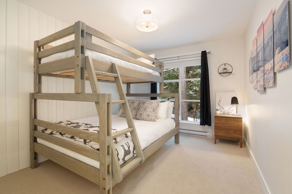 Luxury 2br/2ba Next To Slopes, Private Garage - Whistler Blackcomb