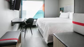 Quarto Standard, 1 cama king-size | Secretária, secretária adequada para computadores portáteis