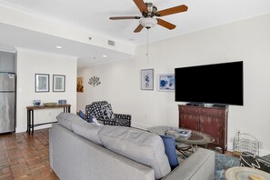 Phoenix East Ii 2121 Beautiful Corner Unit With Large Wraparound