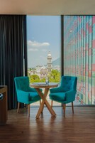 Quarto Duplo Standard | Cofre no quarto, secretária 