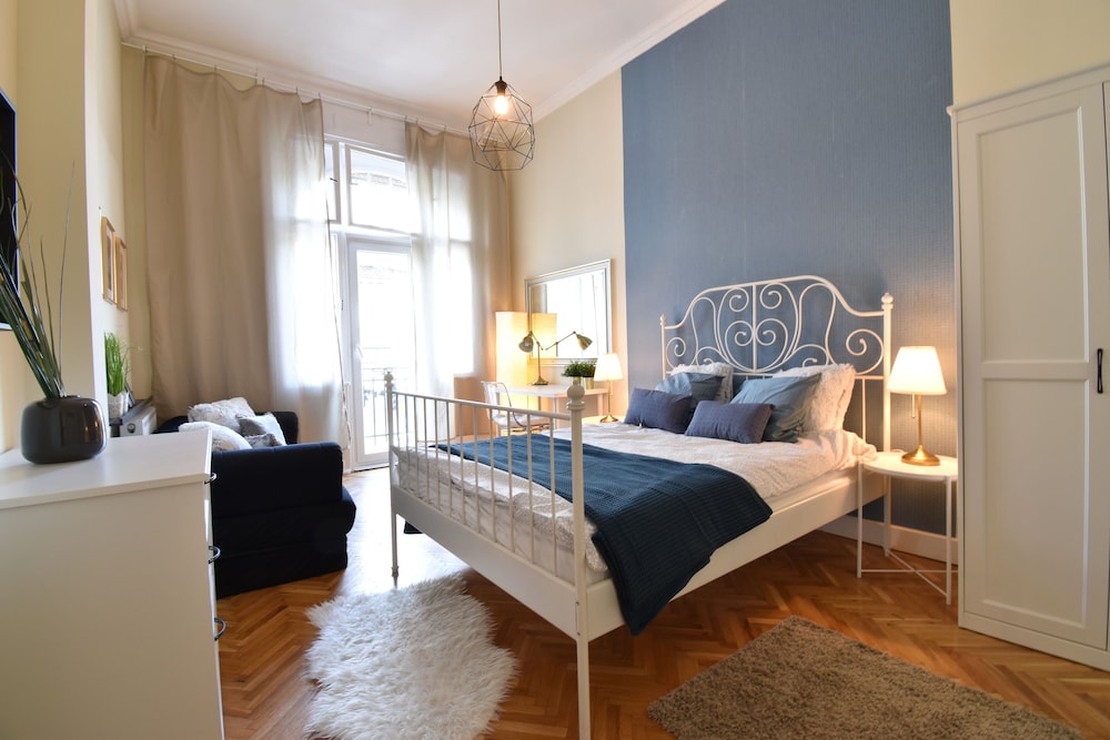 Pretty Central 2 Bedroom Flat - Budapest