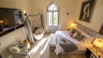 Quarto Premium, terraço | Roupa de alta qualidade, edredões de penas, camas de colchão pillowtop