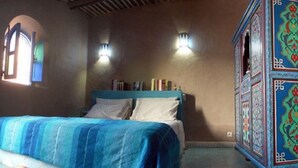 Quarto quádruplo | Quartos à prova de som, berços grátis, Wi-Fi de cortesia, roupa de cama