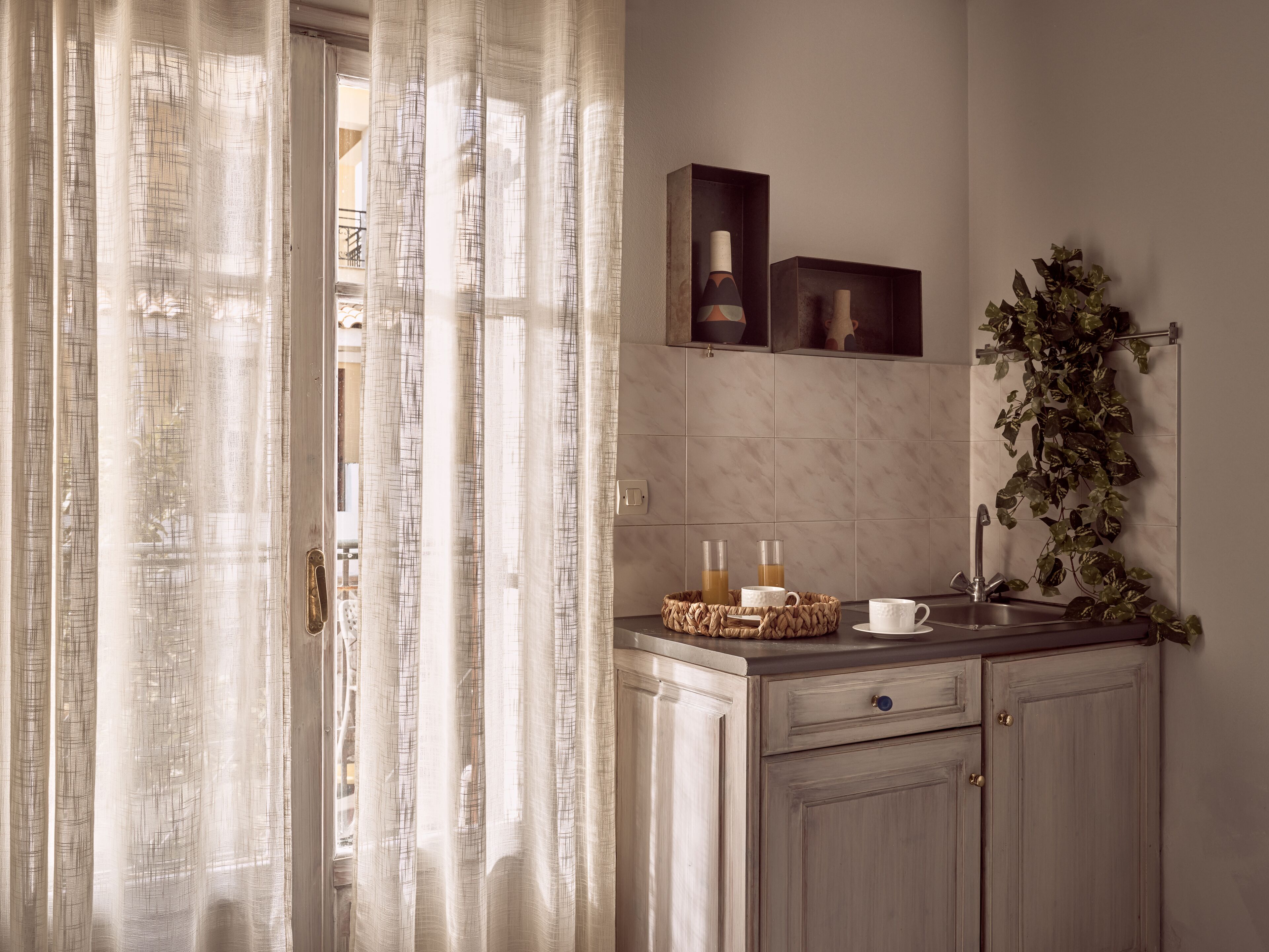 Apartamento básico | Cozinha privada | Geladeira, chaleira elétrica, torradeira, cadeirão de bebê