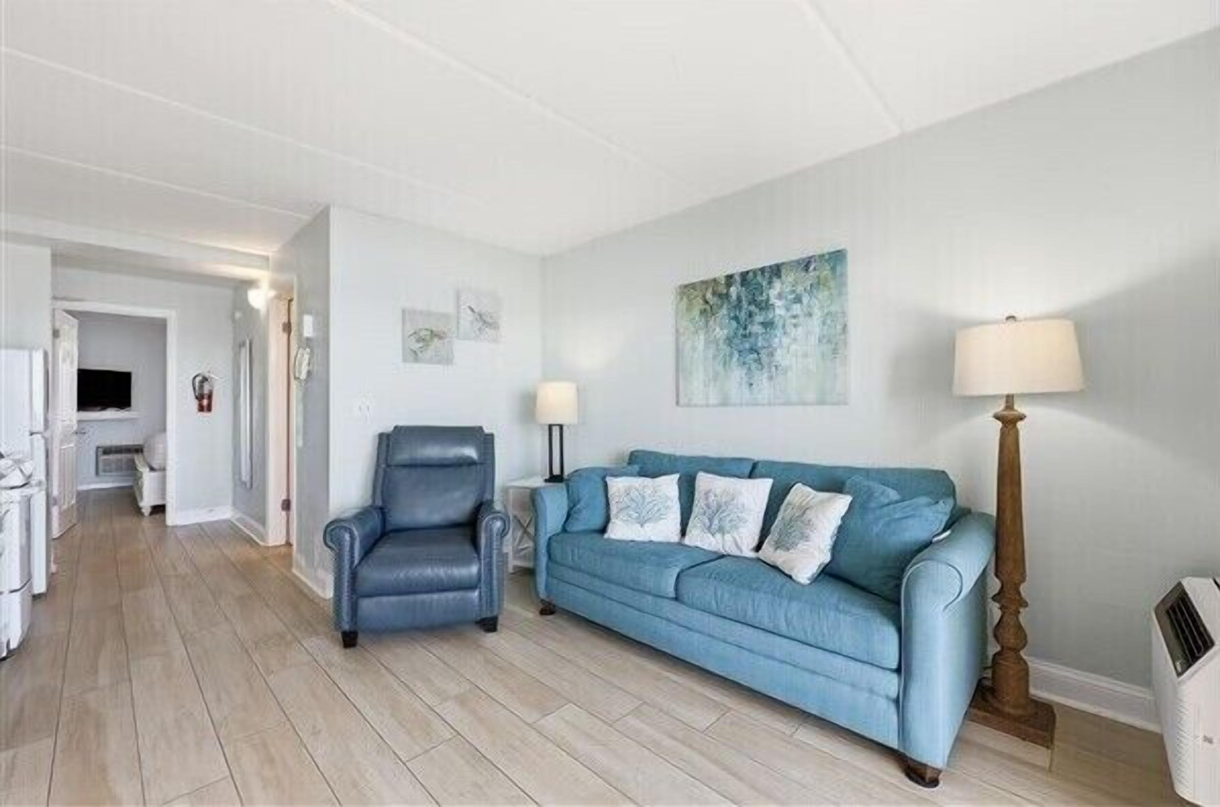 Beacher's Lodge Oceanfront Balcony Suite - Incluye Servicio De Limpieza Del Hotel - Crescent Beach, FL