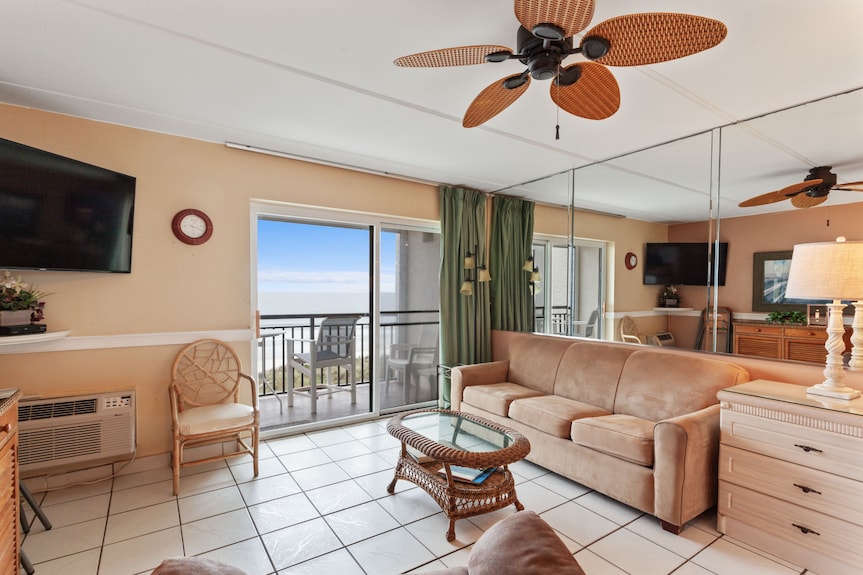Beacher's Lodge Oceanfront Balcony Suite Plus - Incluye Servicio De Limpieza - Crescent Beach, FL