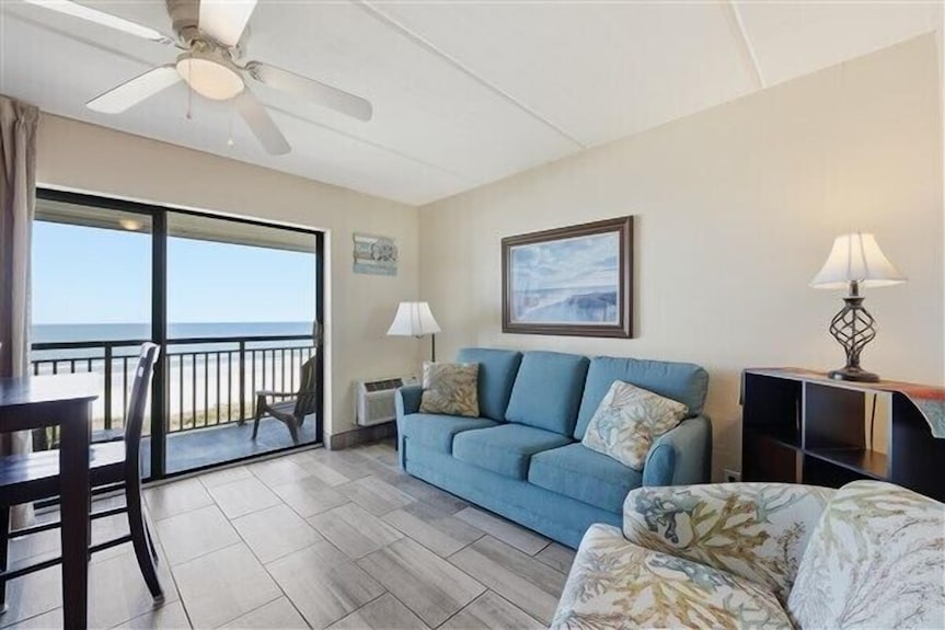 Beacher's Lodge Oceanfront Balcony Suite - Incluye Servicio De Limpieza Del Hotel - Crescent Beach, FL