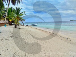 Na praia, areia branca 