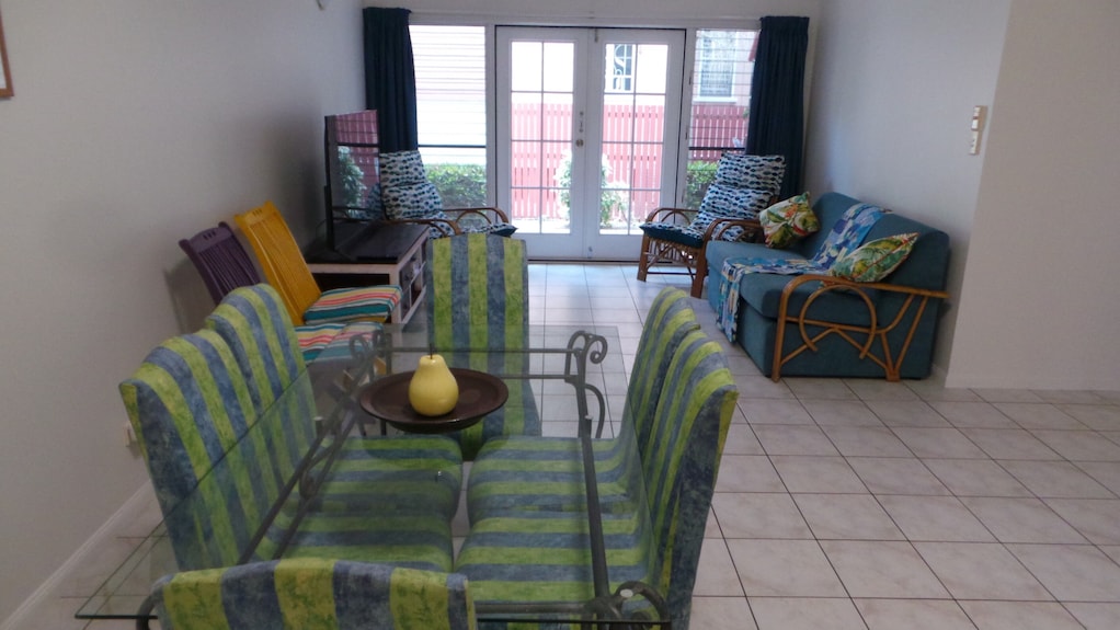 Spacious Two Bedroom, Two Bath, Ground Floor Unit! - Queensland