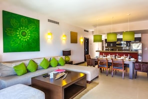 Condo, 2 quartos | Área de estar