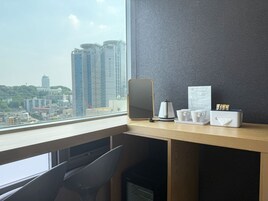 Quarto duplo superior, banheira (Superior Deluxe Twin) | Individualmente mobiliados, escrivaninha, cortinas blackout