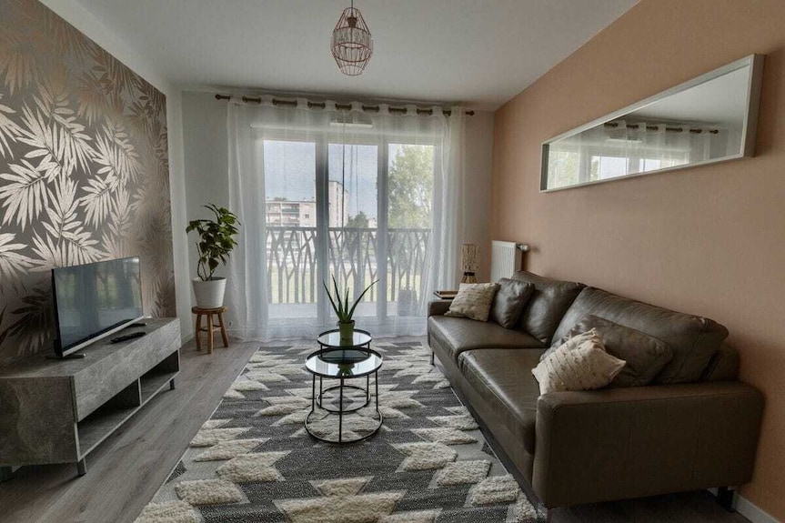 In A Well-connected Building Near Charles De Gaulle Airport - Roissy-en-France