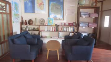 Área de estar no saguão