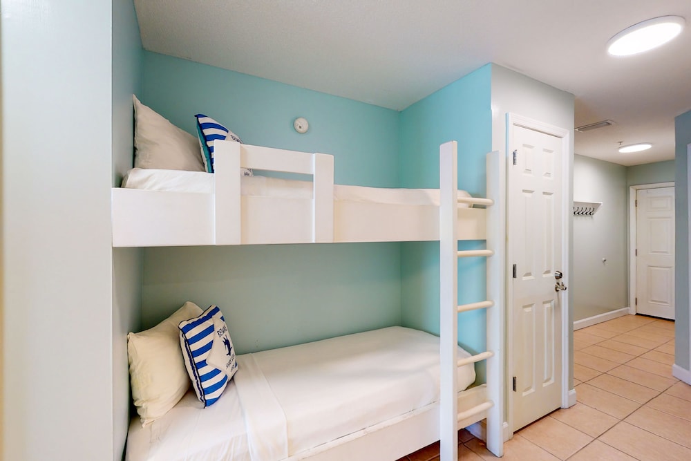 Vibrant Vacation Home By The Beach With Pool, Hot Tub, & Fitness Facility - Panama City, FL