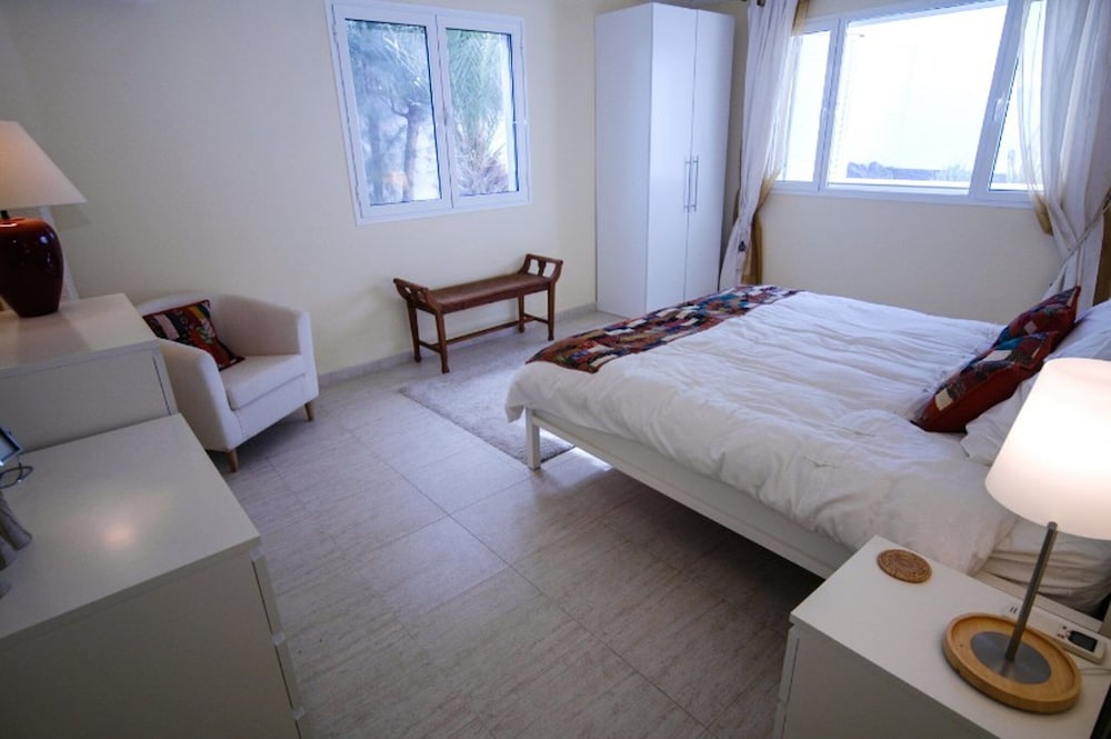 Attractive Lanzarote Villa | Short Walk To Resort Centre | Villa Puerto Calero Marina Dos | 4. - Lanzarote