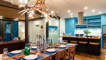 Villa, 4 quartos | Refeições no quarto