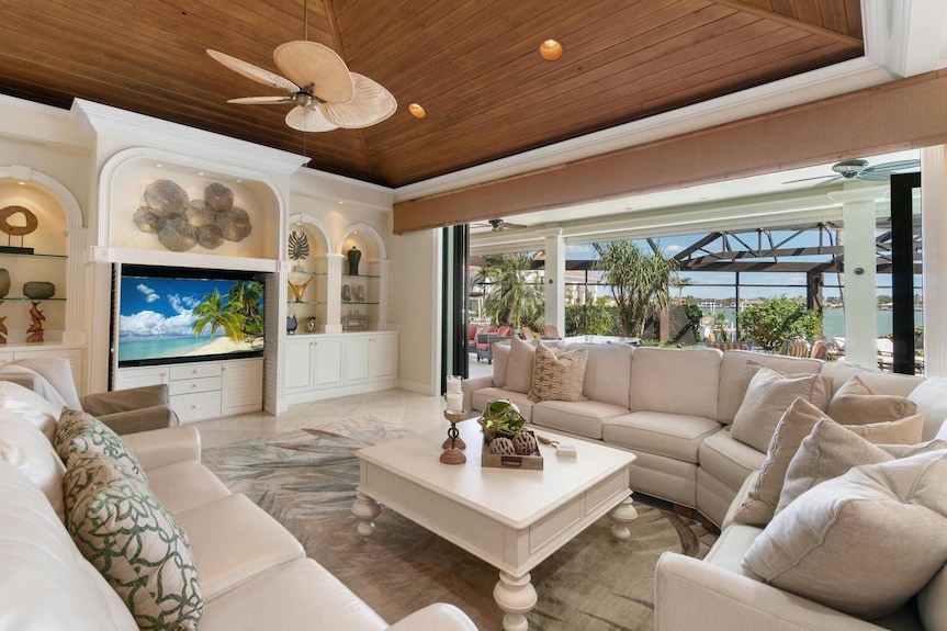 Luxurious Villa W\/resort-style Saltwater Pool & Spa, Southern Bay Views, Dock, Water Gear & Wifi - Marco Island, FL