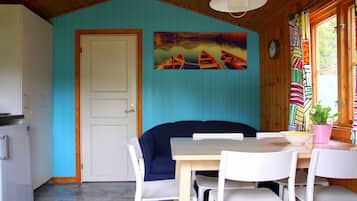 Cabana de Madeira Familiar (Storstugan) | 1 quarto, com decoração personalizada, com mobília individualizada